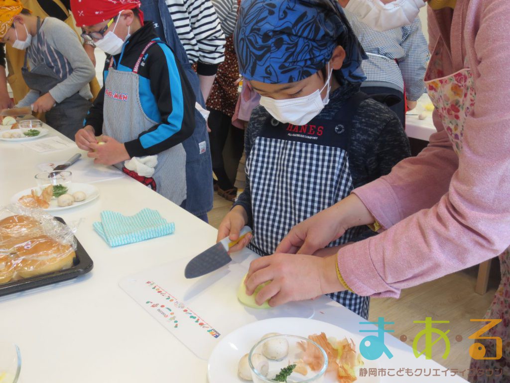 チーズとろとろ牡蠣グラタンをつくろう！ 講座の様子（2019年2月16日開催） - 静岡市こどもクリエイティブタウンま・あ・る